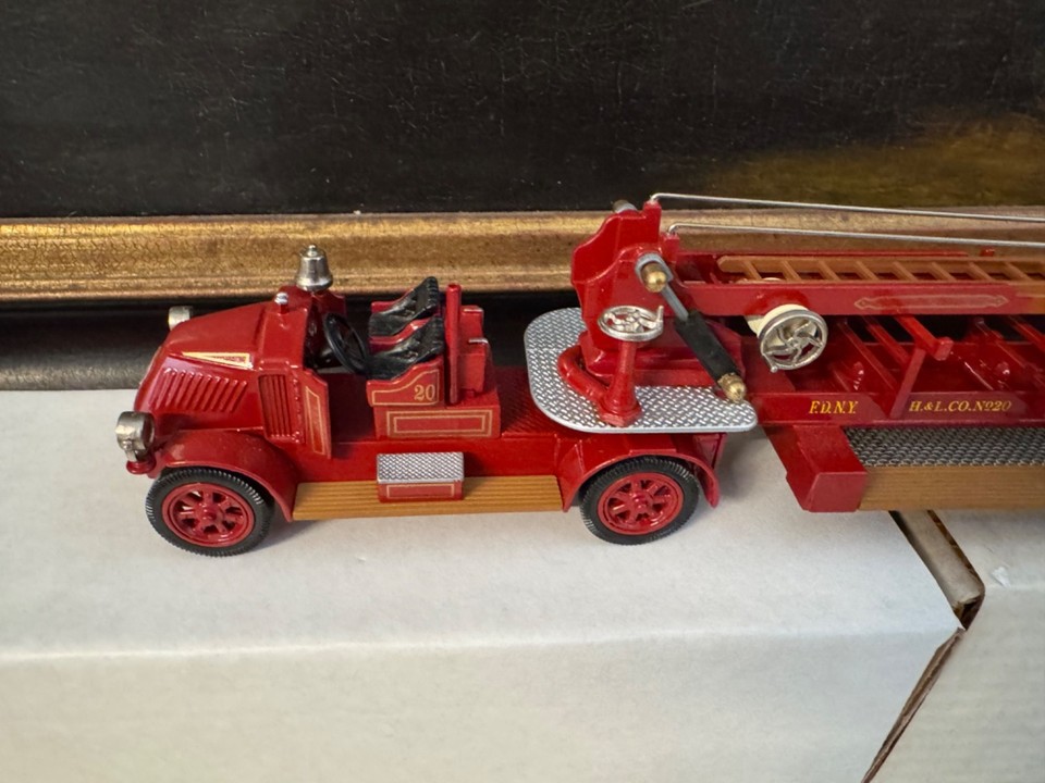 Ashton Models AH69G 1923 Mack AC-7 Aerial Ladder Truck FDNY Ladder 20 1 ...