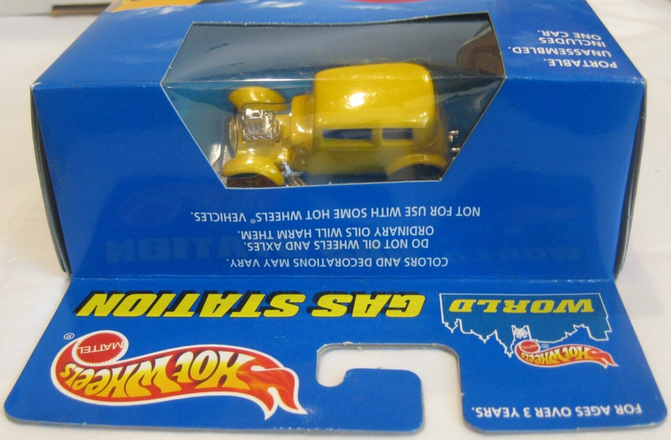 HOT WHEELS GAS STATION PLAYSET w/ EXCLUSIVE CAR~ CORVETTE ON CAR LIFT ...