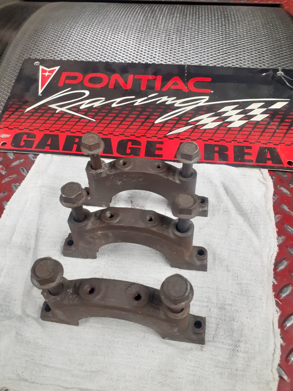 Pontiac 421-428-455 3 Center 2 Bolt Main Caps | eBay