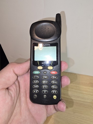 Qualcomm QCP-860 - Cellular Phone - UNTESTED - Physically In good ...