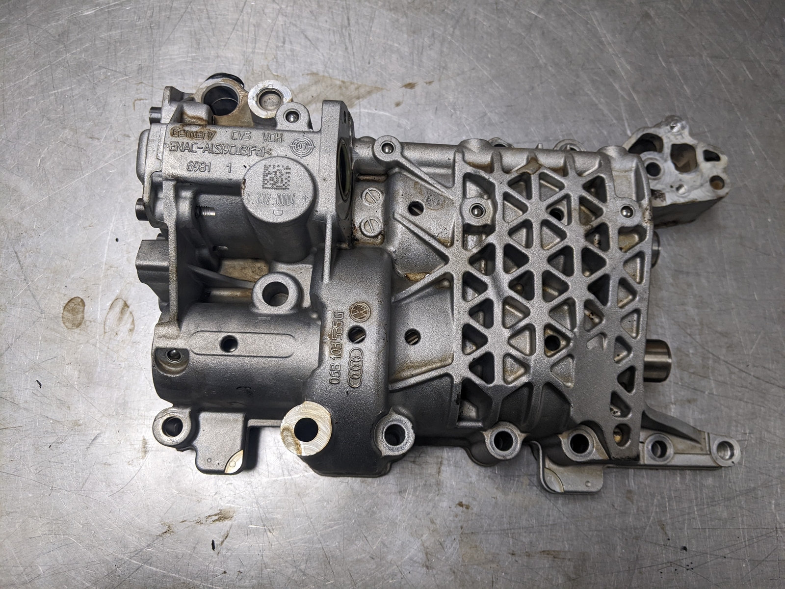 2009 Audi A4 2.0l Turbo Oil Pump Assembly 06B103535G Very Clean Low ...
