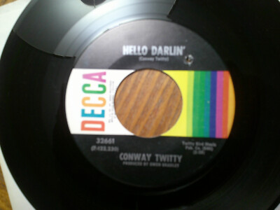 DECCA 7" 45 RECORD/CONWAY TWITTY/GIRL AT THE BAR/HELLO DARLIN/EX/EX+ ...
