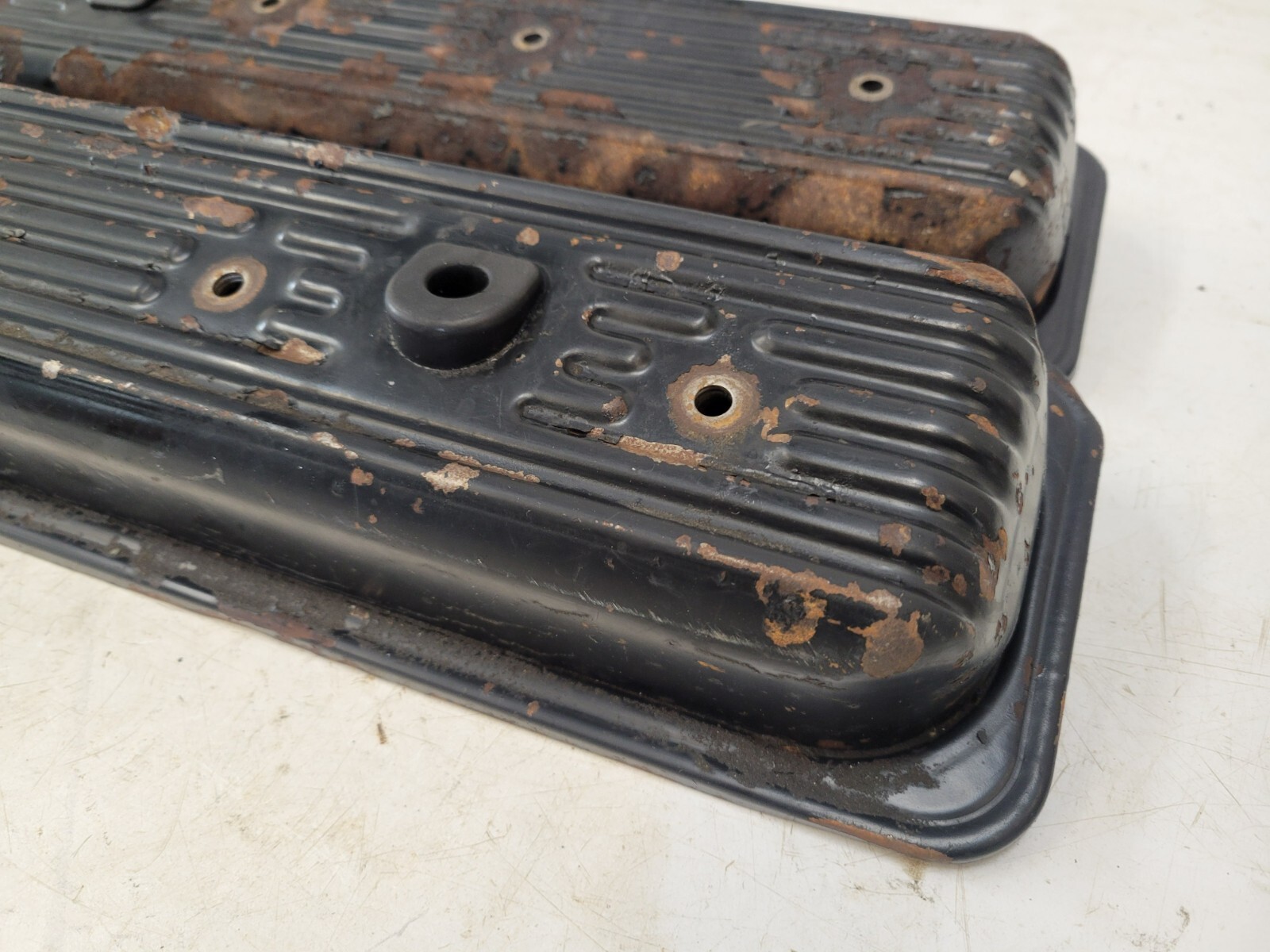 VALVE COVERS OEM CHEVY GM SBC 5.7 5.0 350 305 87-00 CENTERBOLT BLACK | eBay