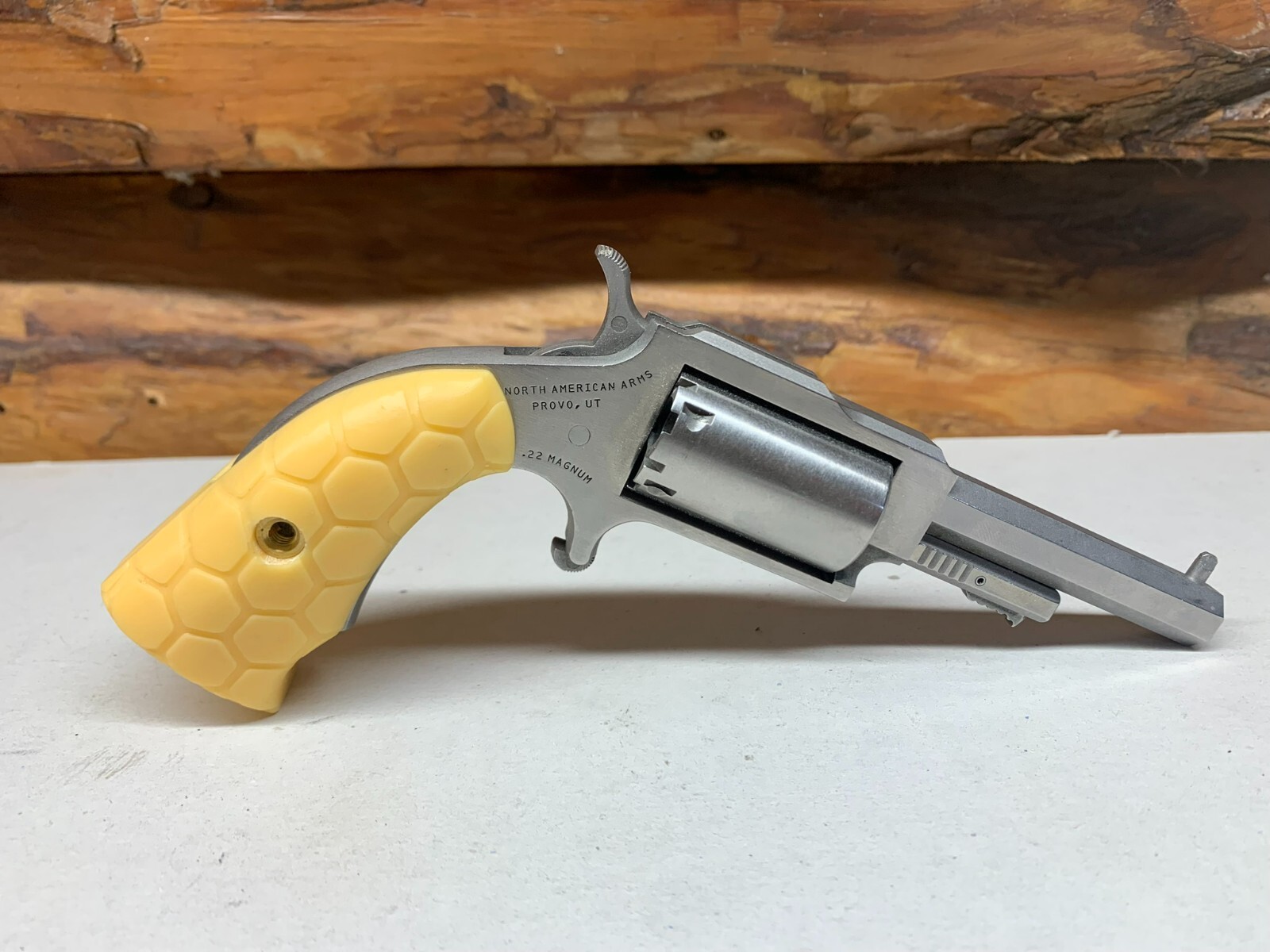 LARGE HONEYCOMB NAA 22 MAG STYLE 2 EXTENDED GRIP, NORTH AMERICAN ARMS ...