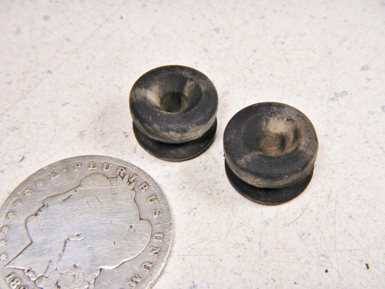 89 YAMAHA XT350 HEADLIGHT COWL MOUNTING GROMMETS BUSHINGS DAMPERS | eBay