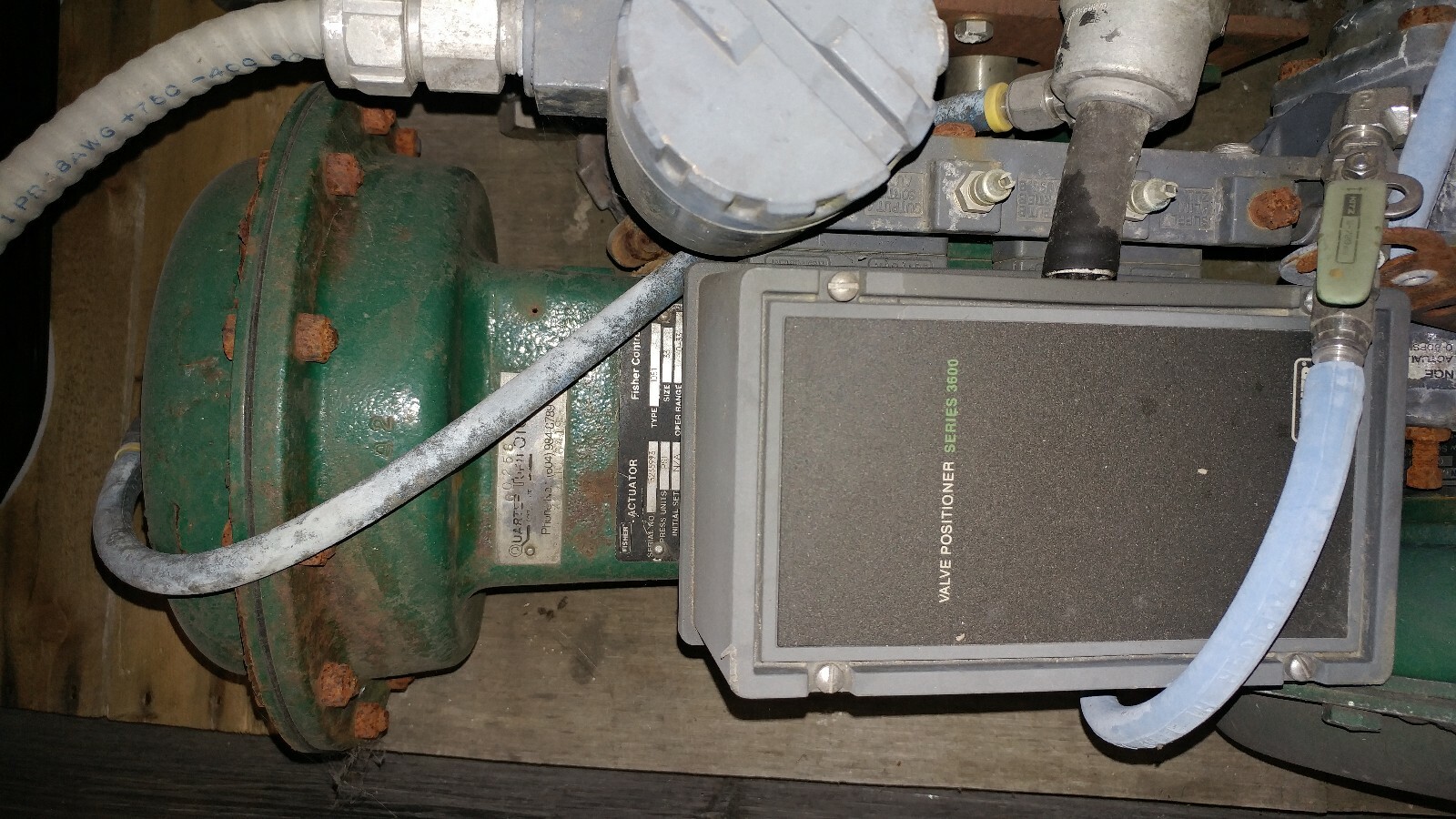 FISHER Actuator Type: 1051 Size: 33 w/ Series 3600 Valve Positioner | eBay