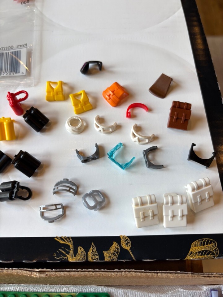 LEGO Minifigures HUGE Bulk Lot of 68 + 18 partials +170 Accessories ...