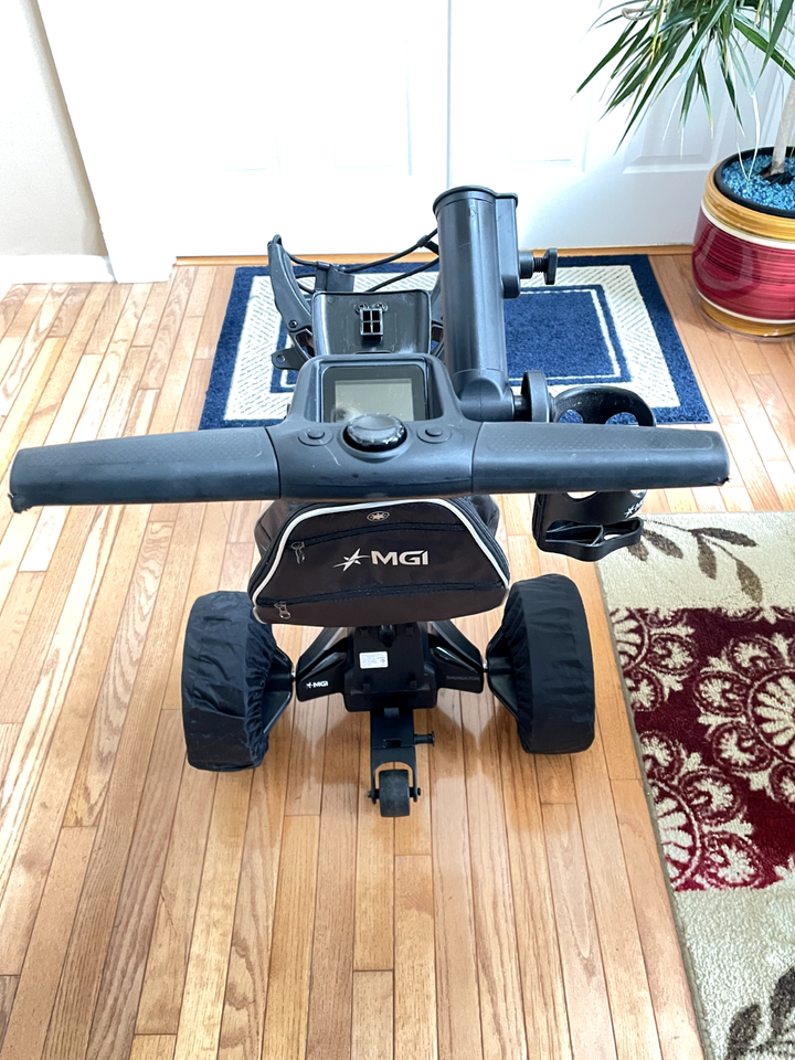 MGI ZipNAVIGATOR, Lithium Battery golf caddie, remote, and accessories ...