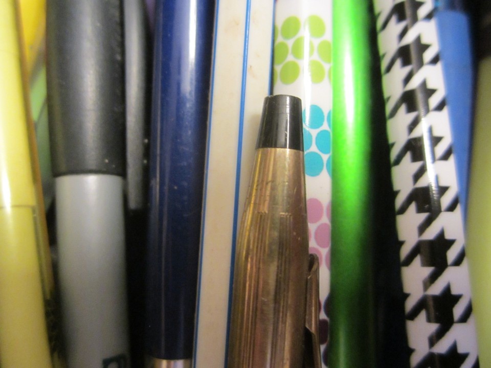 Huge Lot Of Vintage Pens & Pencils lot Advertising pen junk drawer lot ...