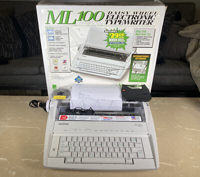 Typewriters & Word Processors - Typewriter W Extras