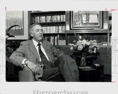 1983 Press Photo Dr. John Stehlin sits in St. Joseph's Hospital living ...