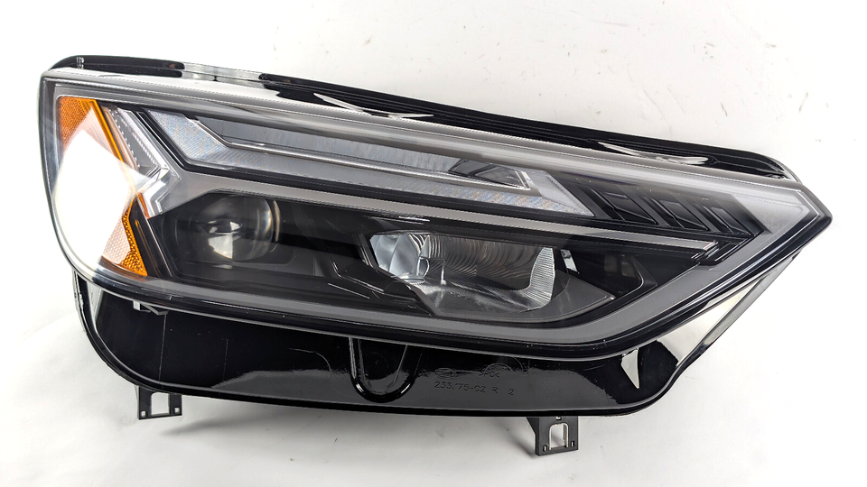 MINT! GENUINE OEM 2021-2023 AUDI Q5 SQ5 RIGHT PASSENGER LED W/O MATRIX ...