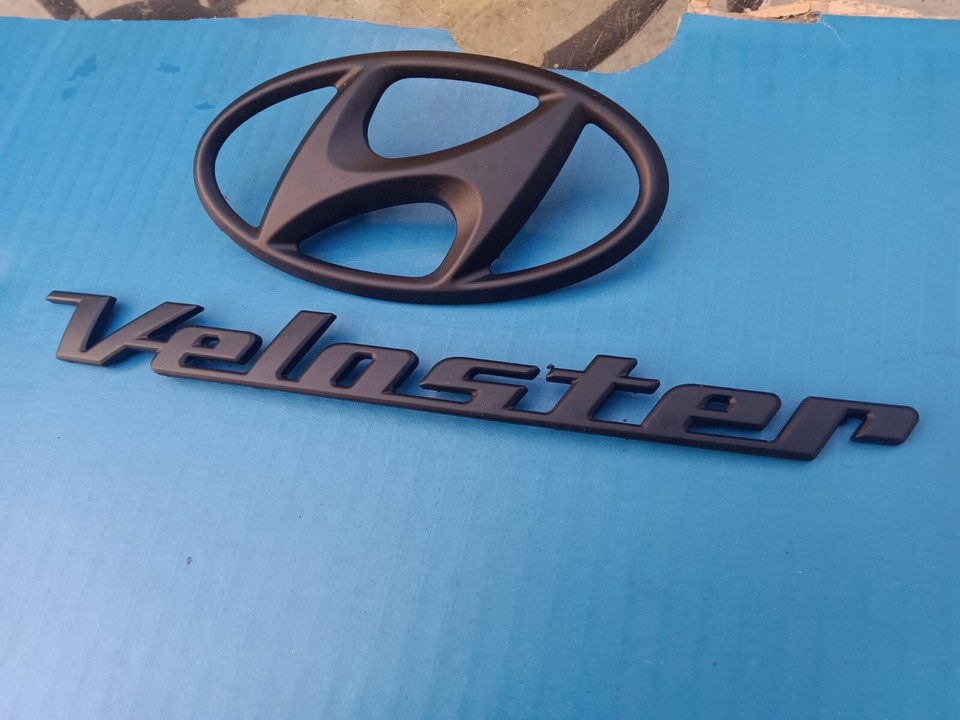 Hyundai Veloster hatch emblem with rear OEM Logo Painted Black 2012 ...