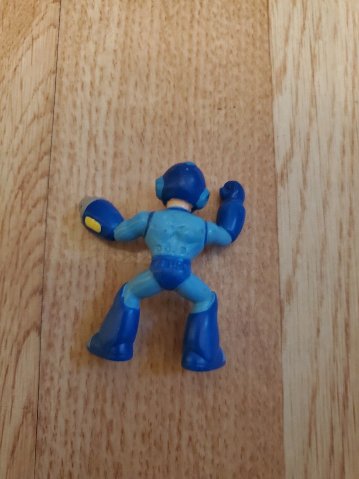 Mega Man 1995 Collectible Capcom Mini Action Figure PVC Toy Bandai ...