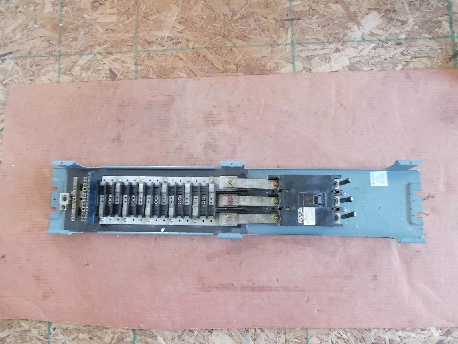 Underwriters Class CTL Panelboard w/ Circuit Breaker Q2MB 3-Pole 200Amp ...