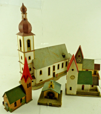 e010) Eine KiRCHE + 4 KAPELLEN für Modellbau Eisenbahn Spur H0, Faller ...