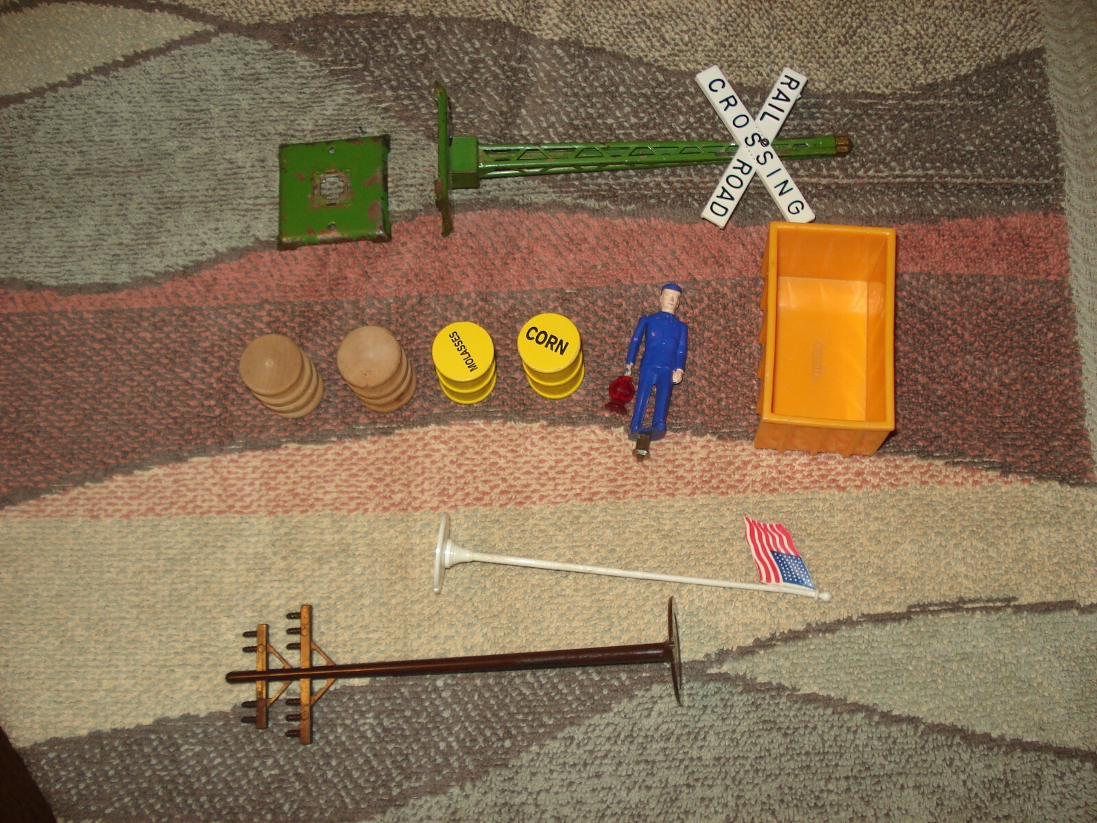 Lionel Layout Odds & Ends Gateman RR Crossing Sign Barrels Container ...