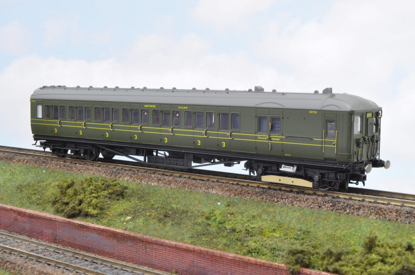 Hornby OO Gauge R3700 Southern Railways 2-BIL Train Pack No.2152 ...