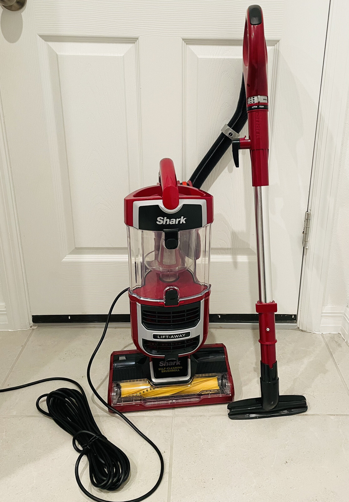 Shark ZU561 Navigator Lift-Away Self-Cleaning Lightweight Upright ...