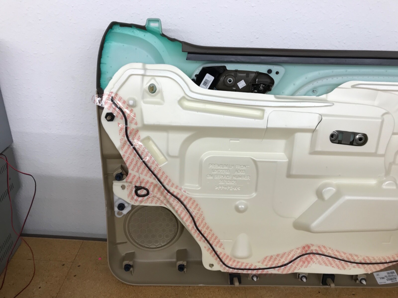 Oem Gm interior front door trim panel LEFT drivers side 84127291 ...