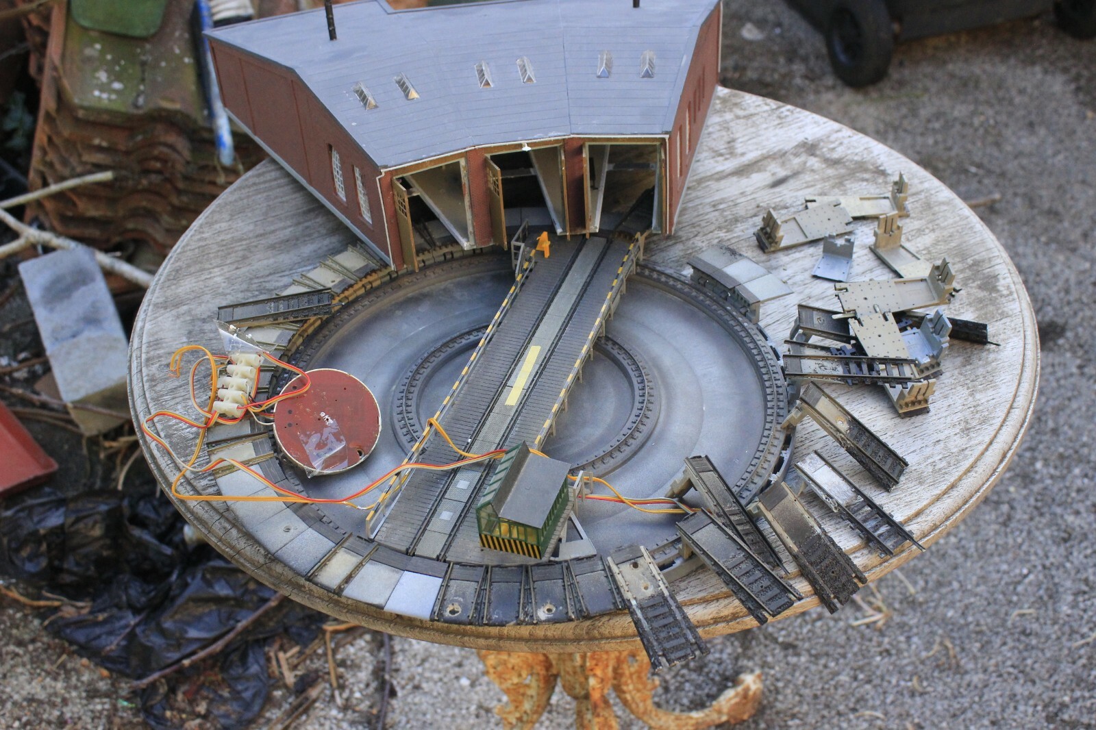 fleischmann turntable 6052 ho with loco engine shed kit built electric ...