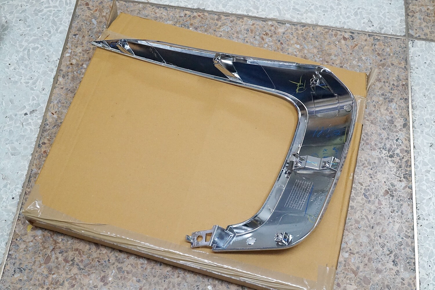 6407A149 CHROME GARNISH FRNT LH BUMPER SI Mitsubishi Pajero Sport 2017 ...