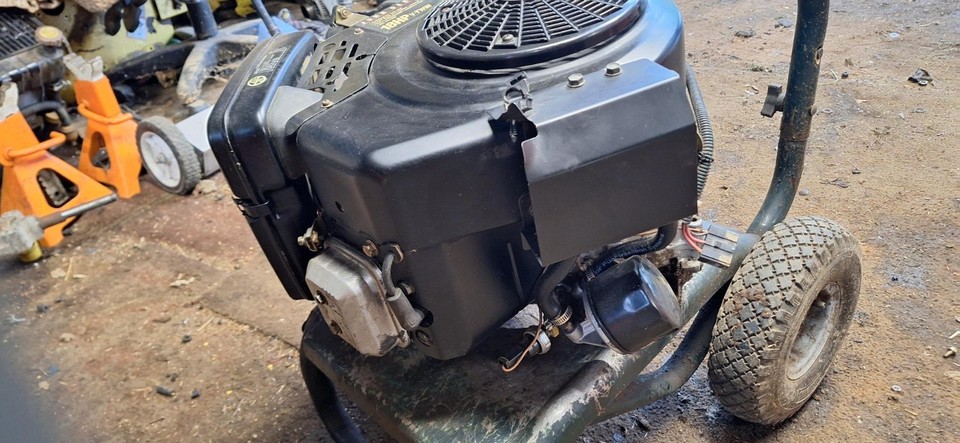 John Deere GT235 Briggs & Stratton 350777-1137-E1 18 HP Engine AM124154 ...