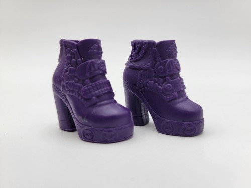 Disney - Descendants 2 - Mal - Isle Style Switch - Pair Purple Boots ...