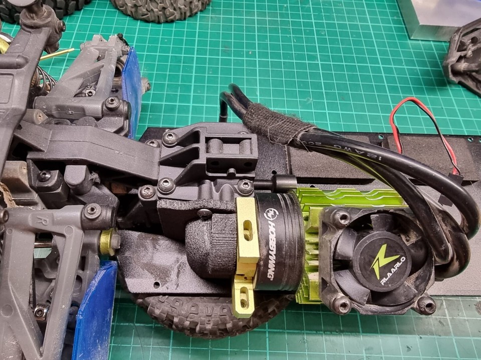 Rlaarlo Omni Terminator RC Car Center Diff Cover Stone and Sand ...