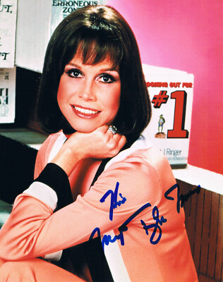 Mary Tyler Moore 1936-2017 genuine autograph signed photo 8"x10" US ...