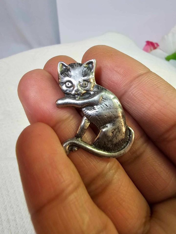 Sterling Silver kittten cat cat licking leg brooch pin- unique- A7 | eBay