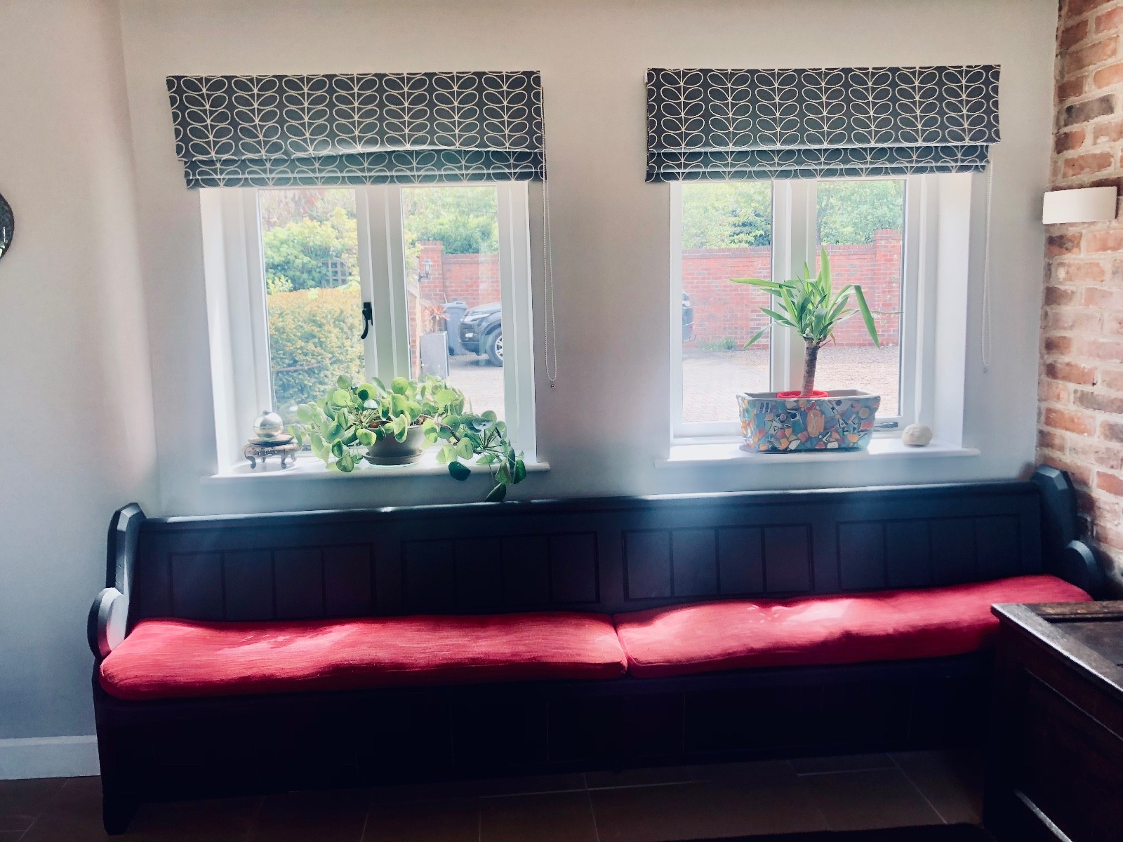 I want to sell a wooden pew, with seat cushions and back cushions ...