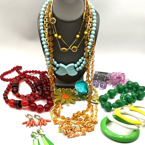 Vintage Lot of 20 Fantastic Plastic Mod Jewelry Lot Assorted Necklace ...