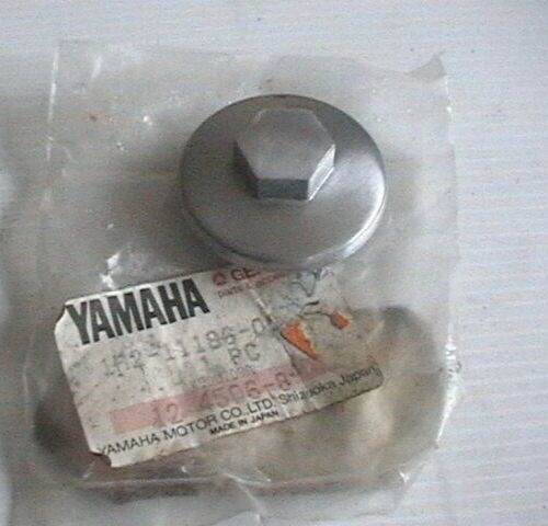 GENUINE YAMAHA CYLINDER HEAD VALVE CAP 1H2-11186-00 XT500 XT550 SRX600 ...