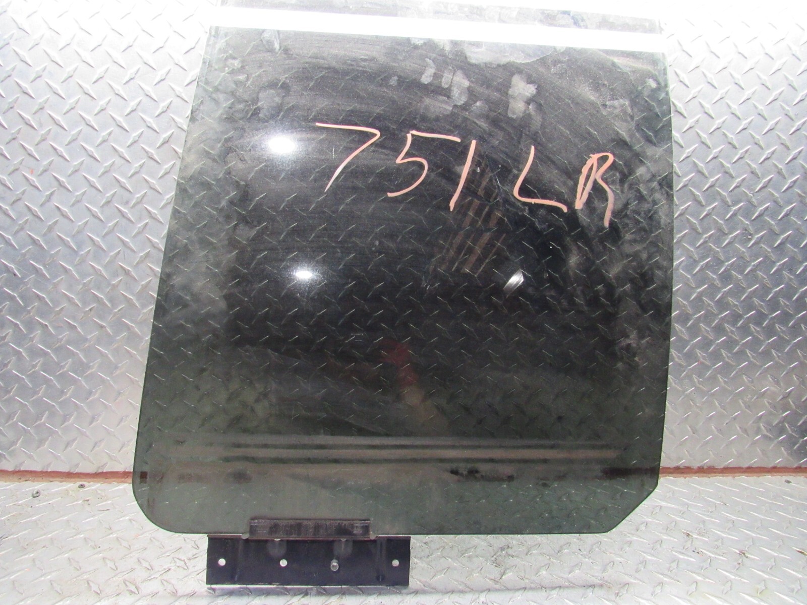 02-05 FORD EXPLORER LEFT REAR DRIVER DOOR GLASS EXCLUDE SPORT TRAC ...