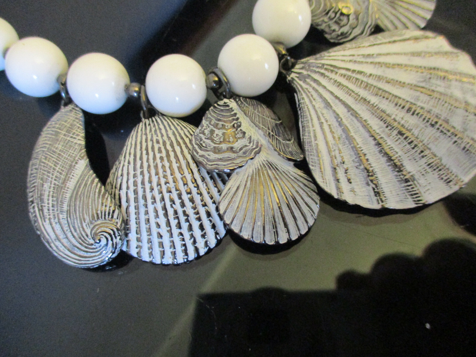 Vintage Mod Retro White Enamel Dangle Sea Shell Metal… - Gem