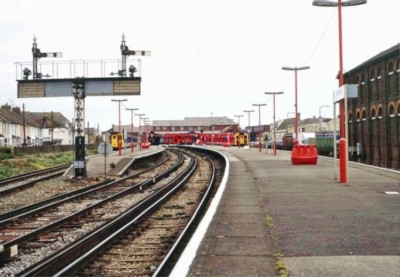 PHOTO LITTLEHAMPTON RAILWAY STATION 7.11.92 | eBay UK