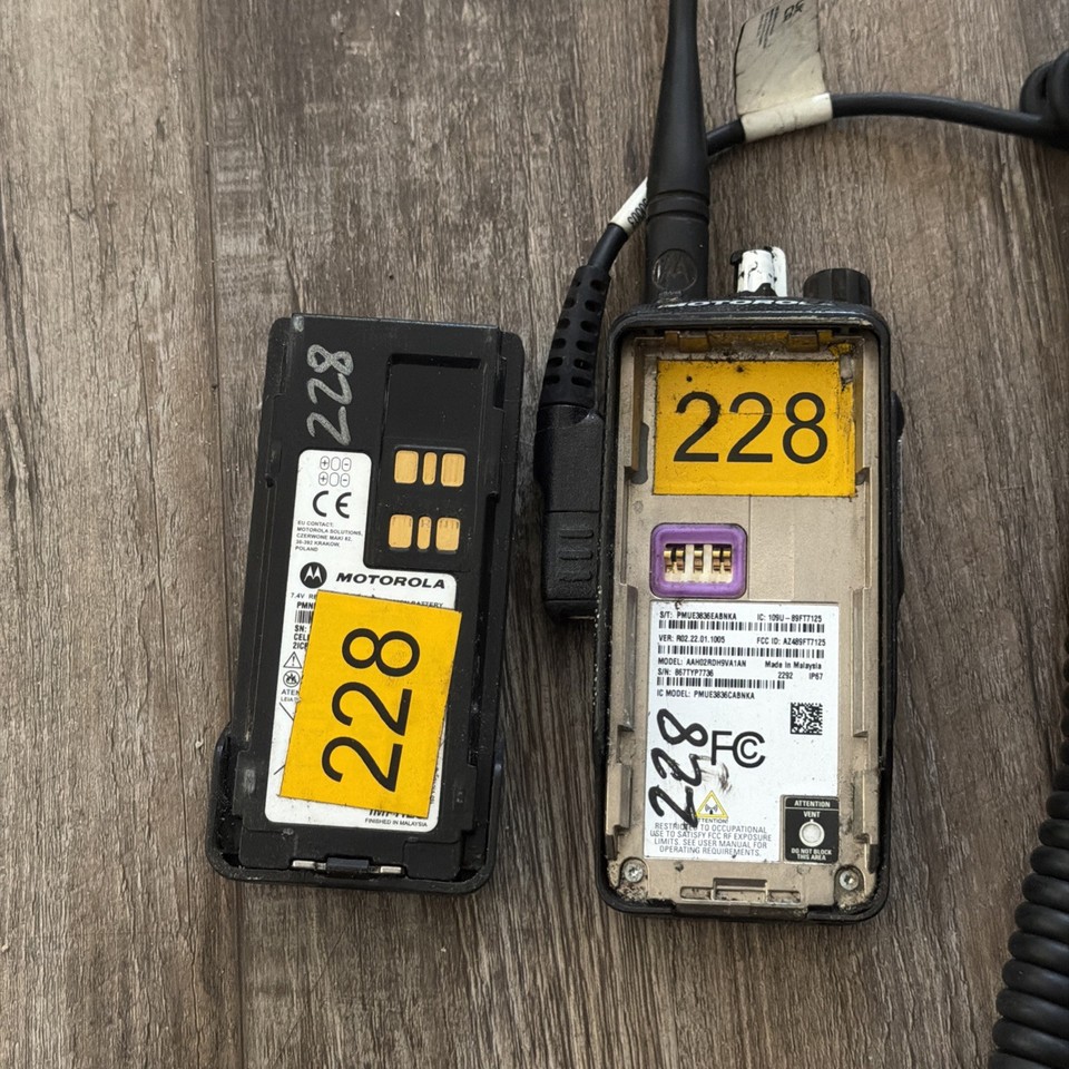 Motorola XPR 3500e Handheld Radio & Mic AAH02RDH9VA1AN UHF | eBay