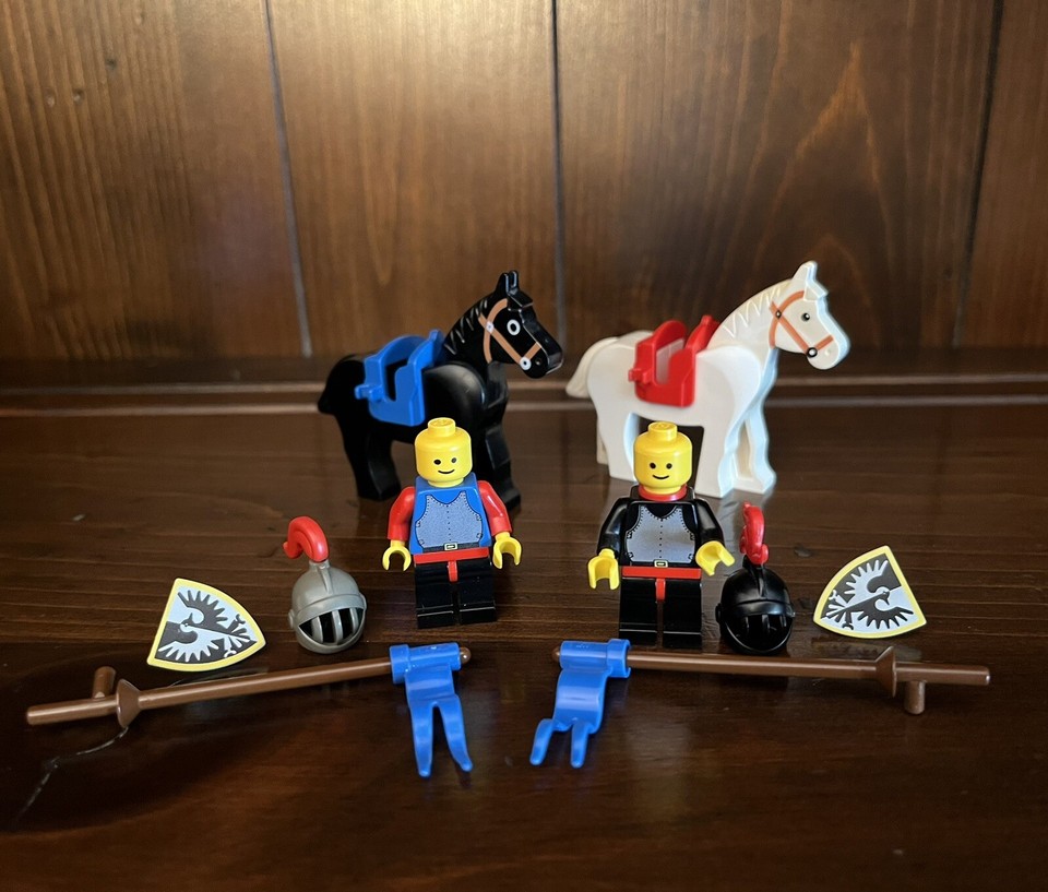 LEGO Knight's Castle Black Falcon's Fortress Black Knight Minifigure ...