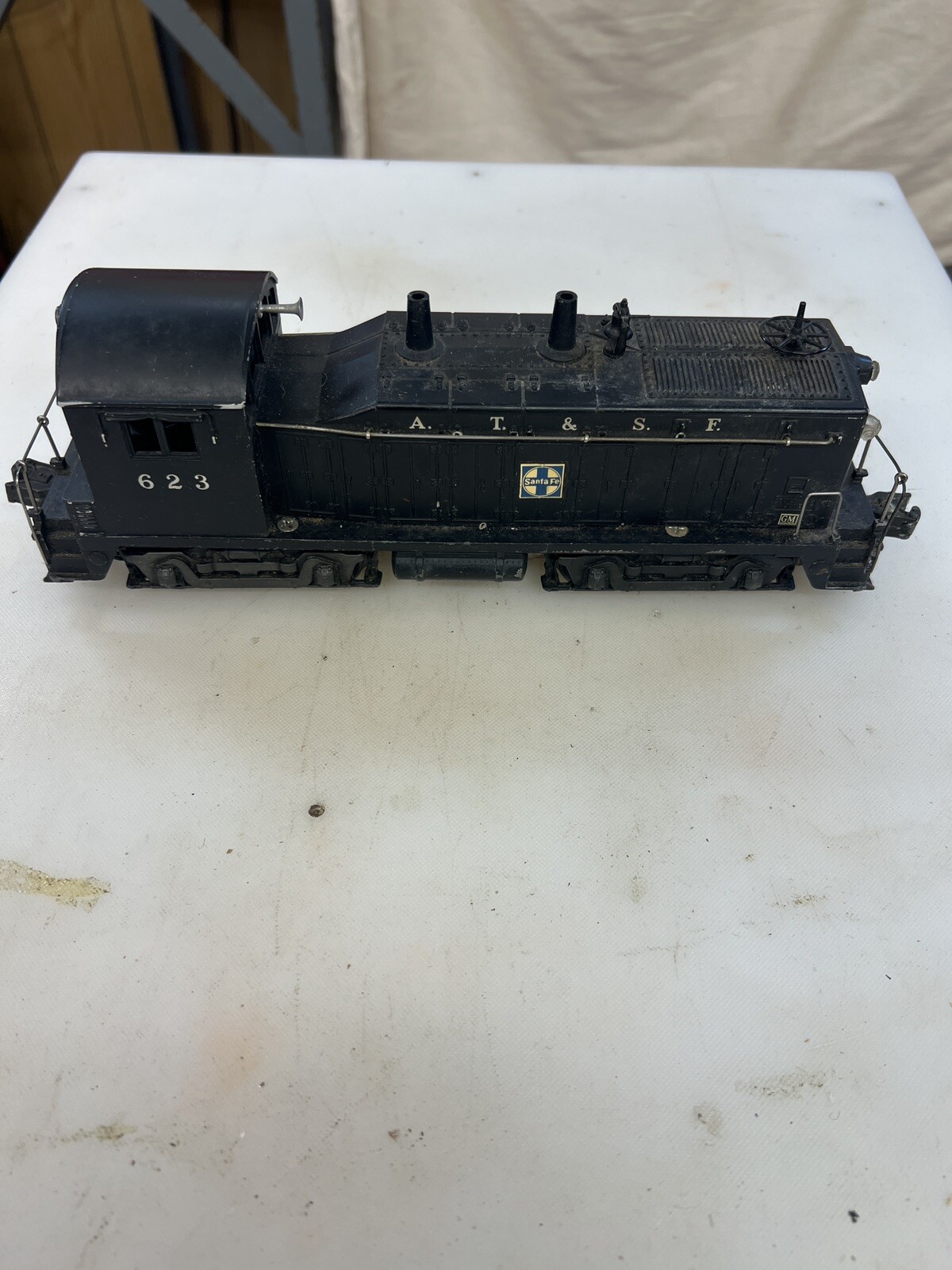 POSTWAR "O" GA. LIONEL SANTA FE NW-2 DIESEL SWITCHER No. 623 | eBay