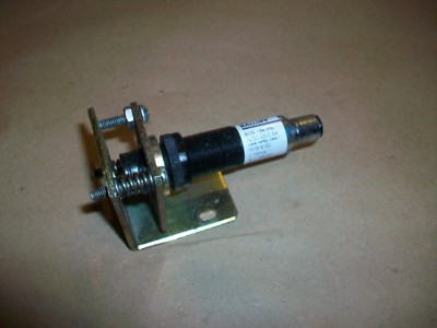 Balluff Laser Proximity Sensor BOS 18K-PS-1LOC-E5-C S4 10-30vdc | eBay