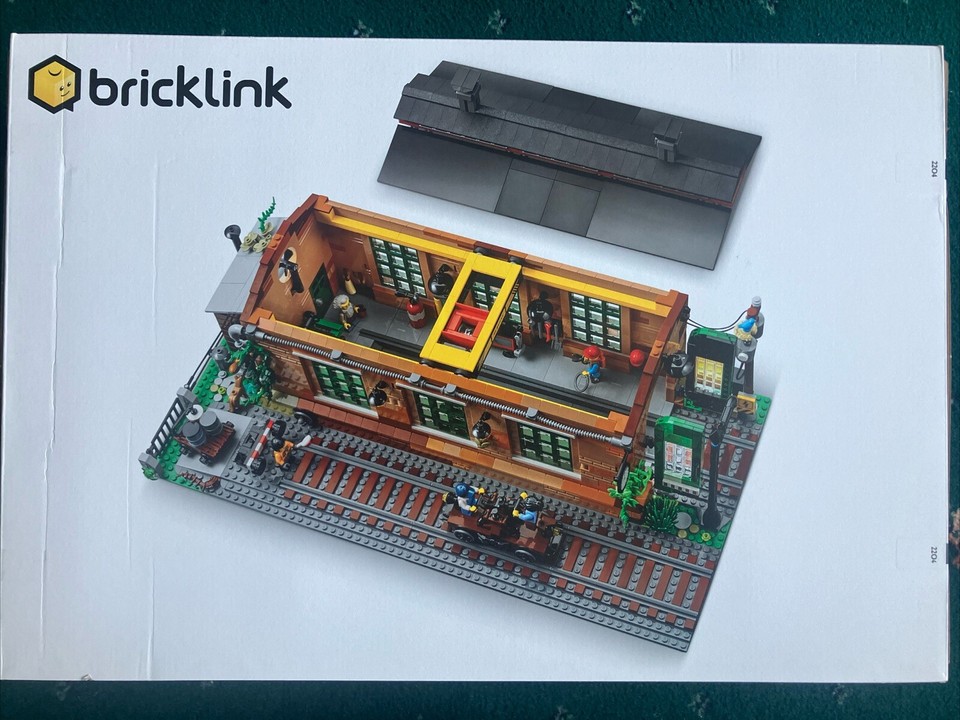 Lego Bricklink Designer 910033 OLD TRAIN ENGINE SHED Ready to dispatch ...