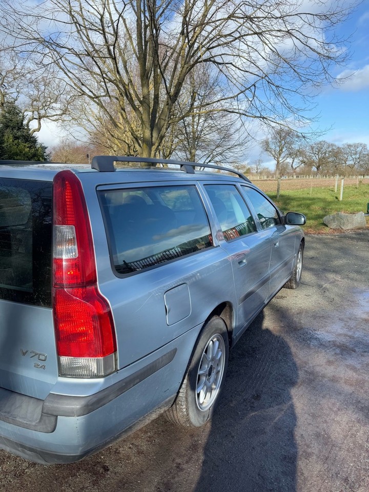 2002 VOLVO V70 2.4 140 5dr ESTATE PETROL FSH NEW SERVICE BLUE 3 OWNERS ...