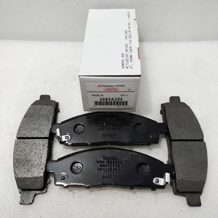 GENUINE MITSUBISHI 4605A284 PAD SET FRONT BRAKE PAJERO MONTERO L200 | eBay
