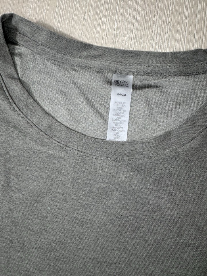 Beyond Yoga Featherweight On The Down Low Tee in Olive Green size ...