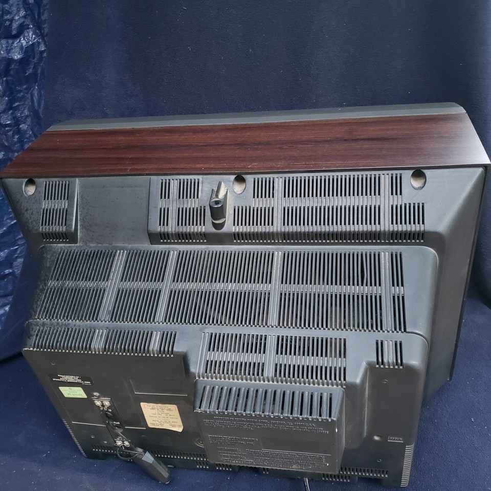 RARE 1983 Zenith 19" Woodgrain Z1920W CRT Retro Gaming Color TV No ...