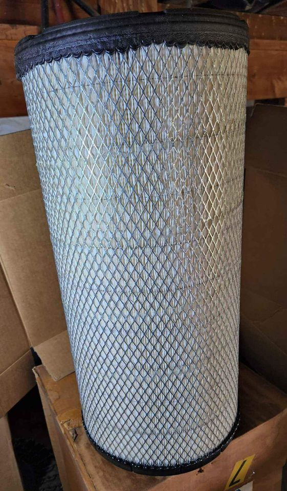 FLEETGUARD AF25247 - Air filter cross reference