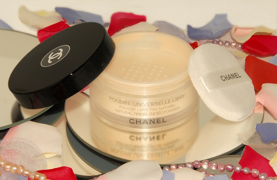 CHANEL POUDRE UNIVERSELLE NATURAL FINISH LOOSE POWDER 20 Light / Fair ...