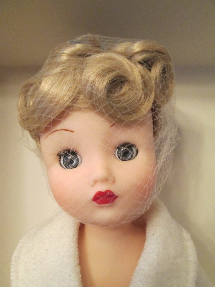 ~~~2001 MADAME ALEXANDER "YARDLEY MORNING RITUAL" CISSY #32115, LE 421/ ...