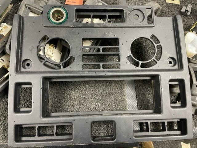 USED Genuine Land Rover Defender TDCI centre dash facia switch stereo ...